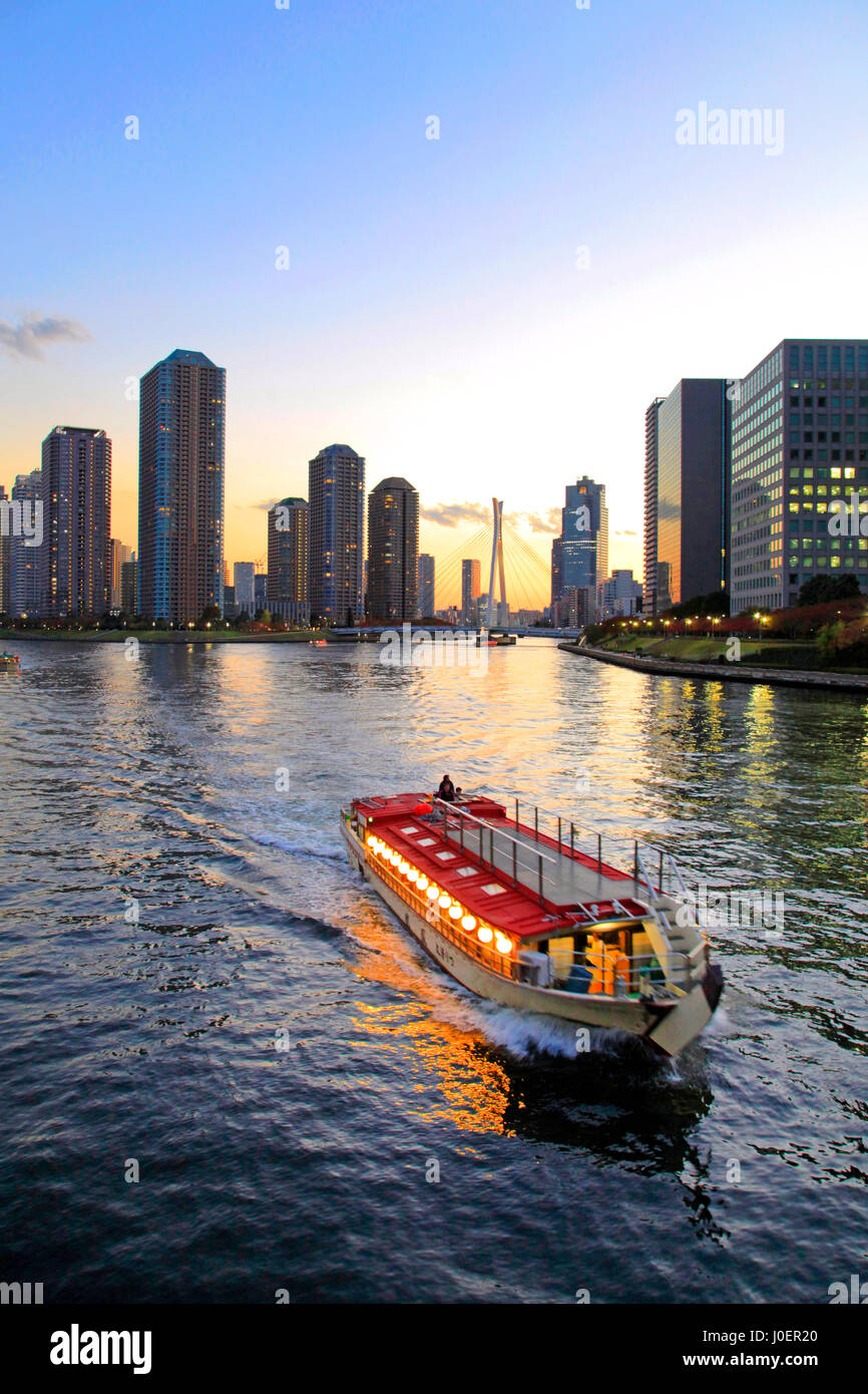 Tokyo river cruising city hi-res stock photography and images - Alamy