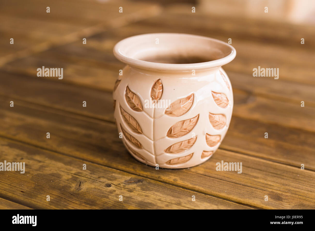 Ancient chinese cooking pot hi-res stock photography and images - Alamy
