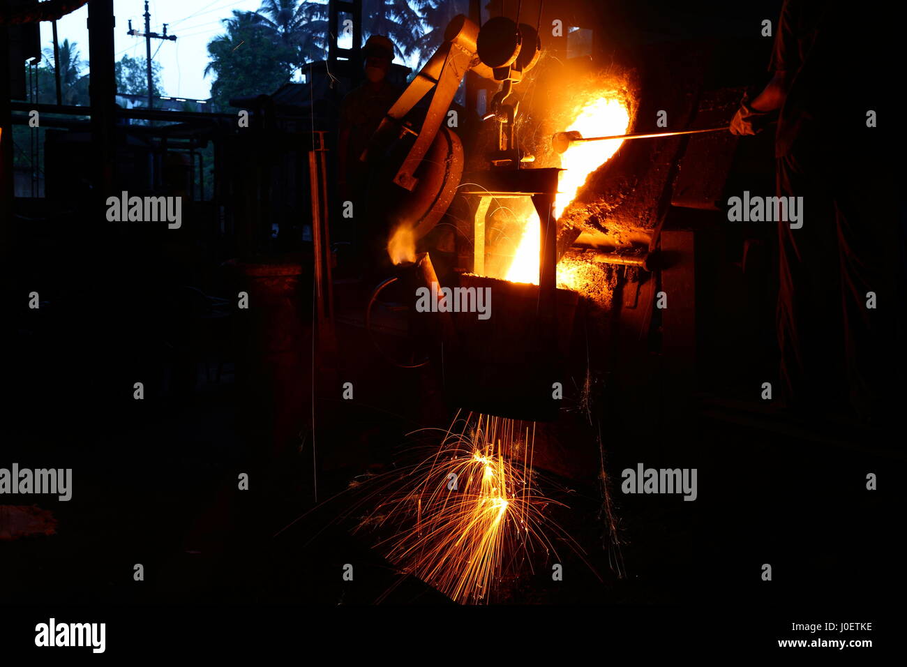 Molten metal ladle hi-res stock photography and images - Alamy