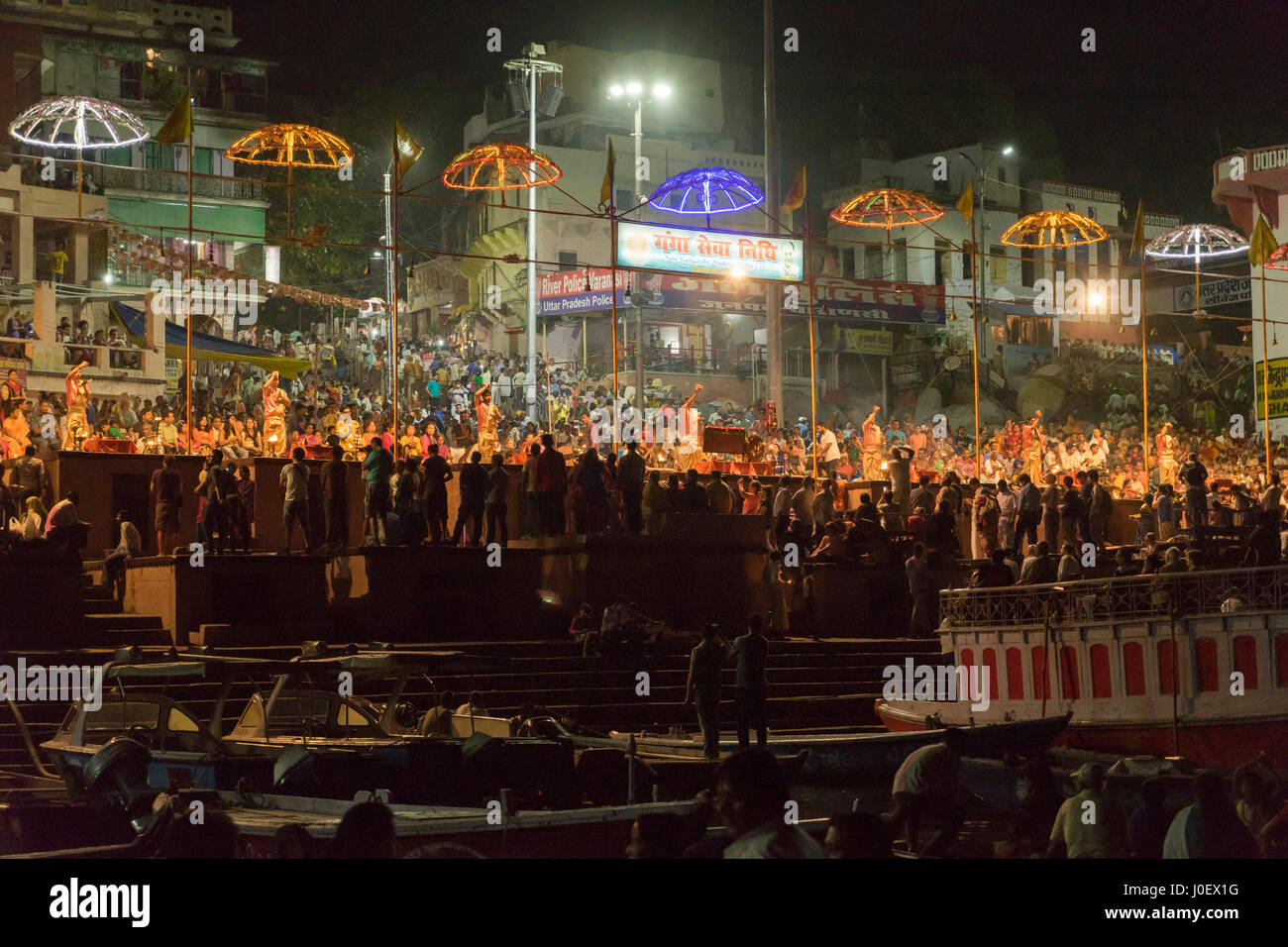 Ganga aarti at Dashashwamedh ghat, varanasi, uttar pradesh, india, asia ...