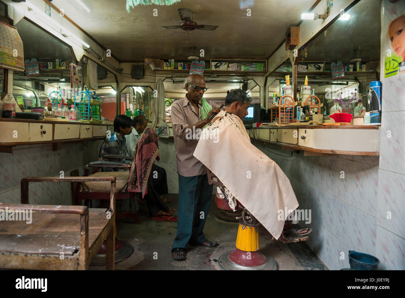 Indian barber shop hi-res stock photography and images - Alamy