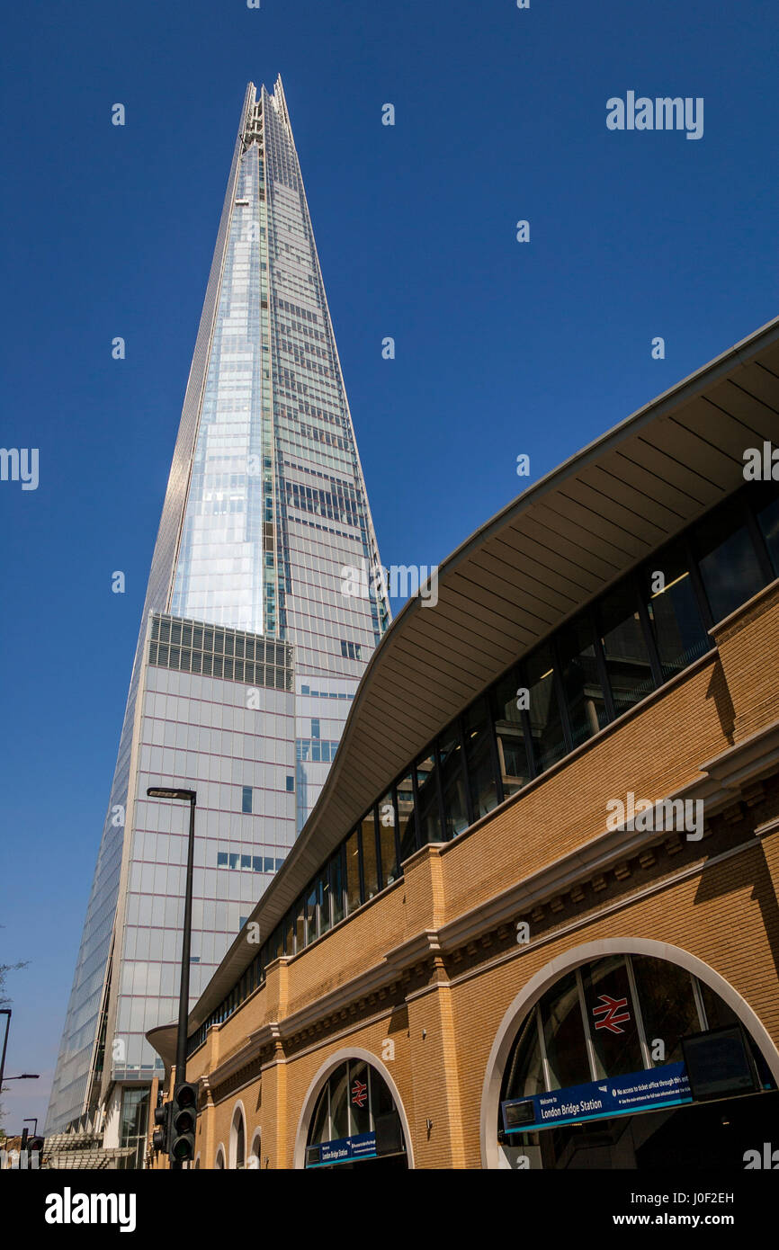 London bridge station hi-res stock photography and images - Alamy