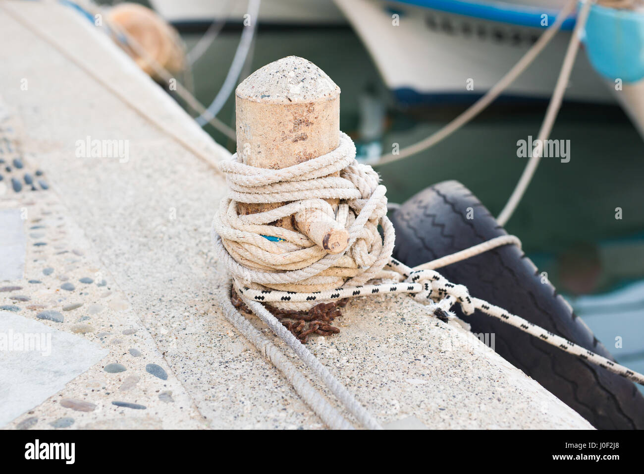 Mooringrope hi-res stock photography and images - Alamy