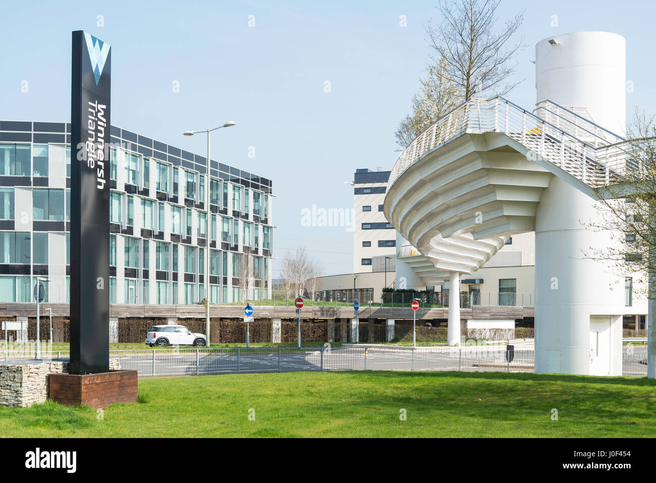 Modern pedestrian bridge hi-res stock photography and images - Alamy