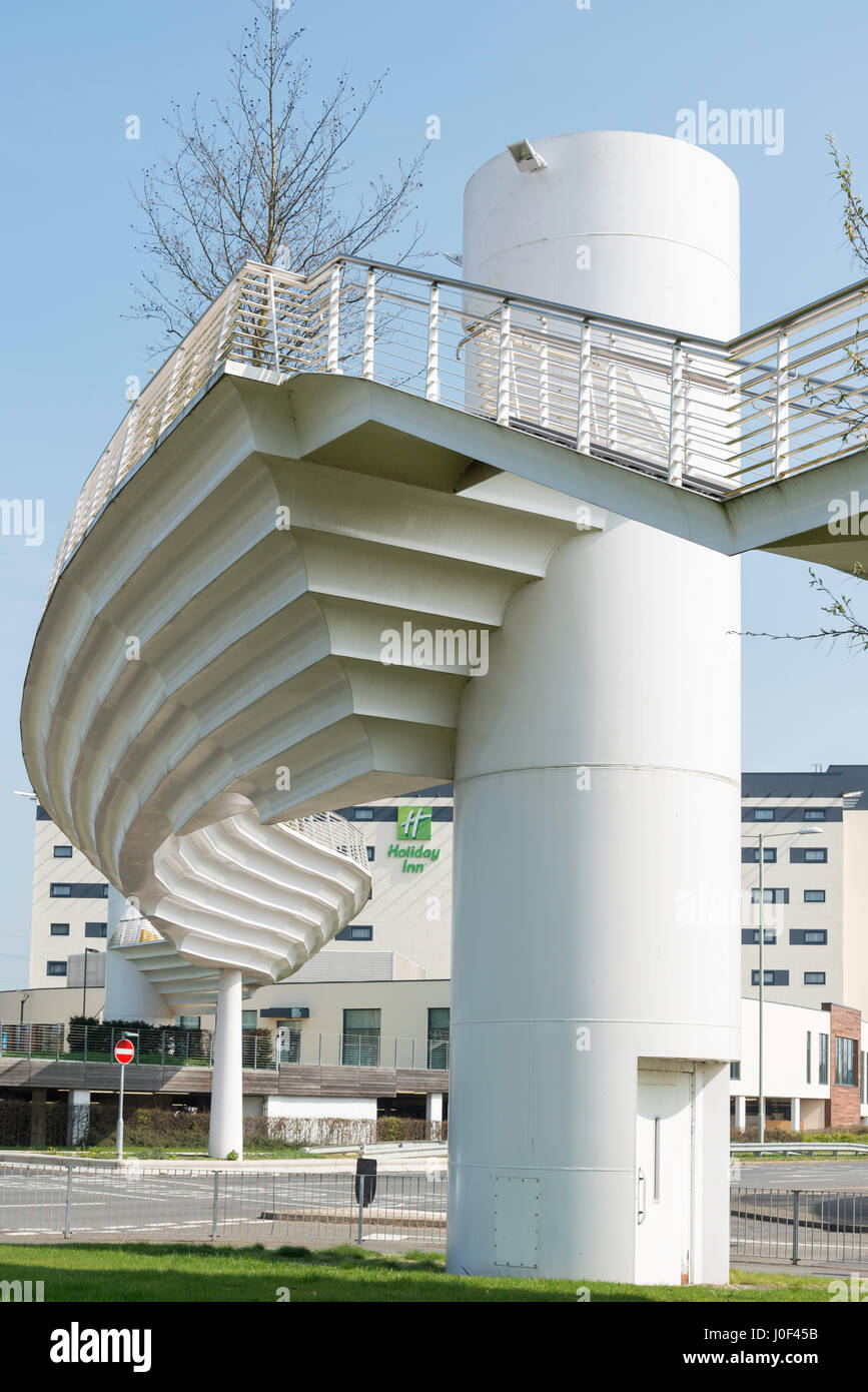 Modern pedestrian bridge over Wharfedale Road (A329), Winnersh Triangle ...