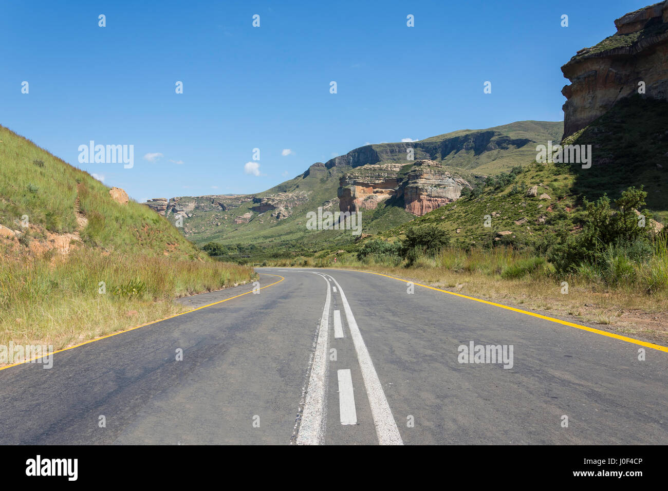 Road through Golden Gate Highlands National Park, Free State Province ...