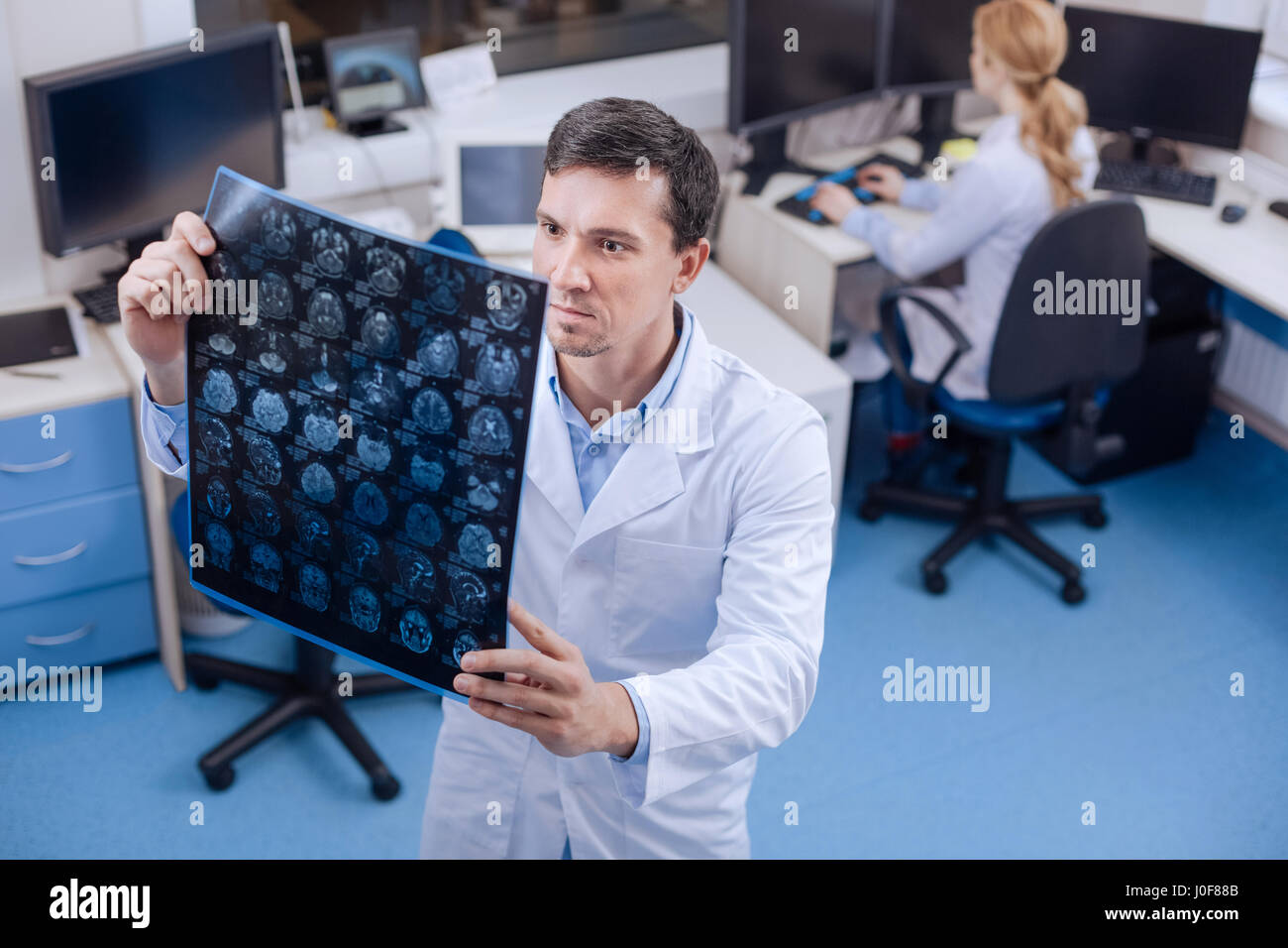 Oncologist hi-res stock photography and images - Alamy