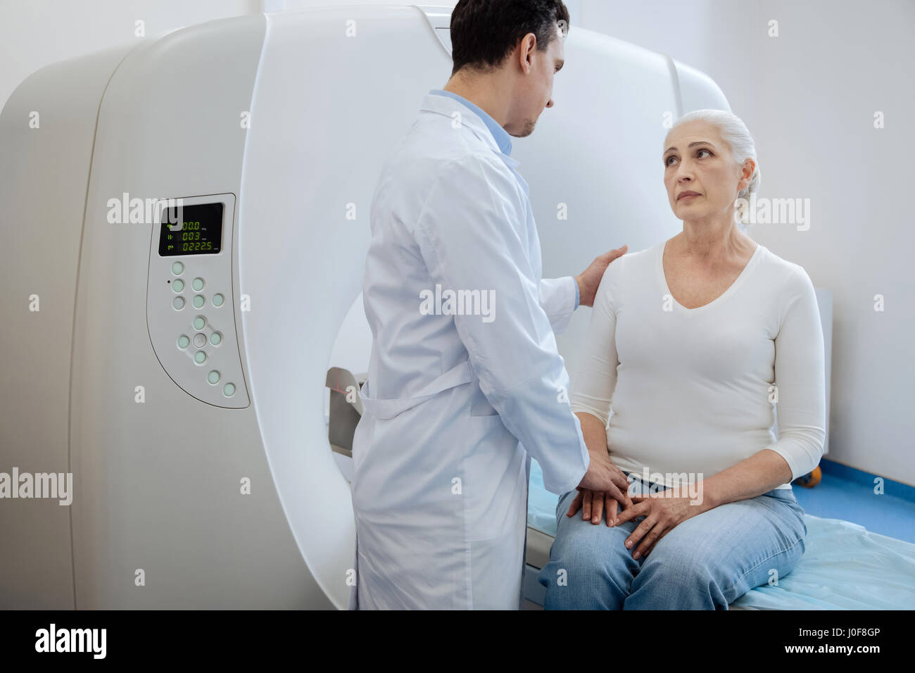 Cancer diagnosis hi-res stock photography and images - Alamy