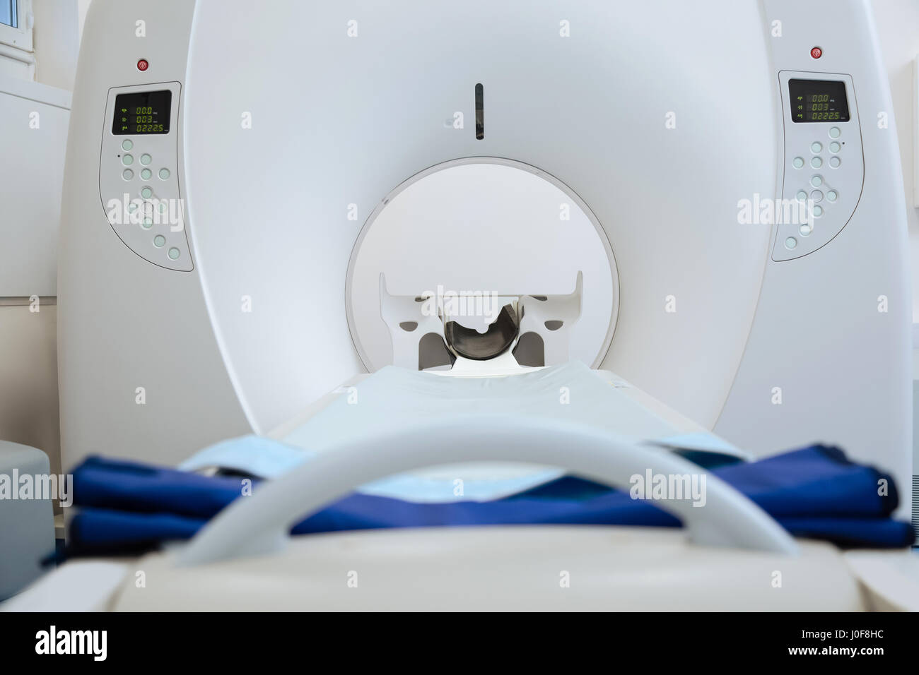 Ct scan machine hi-res stock photography and images - Alamy