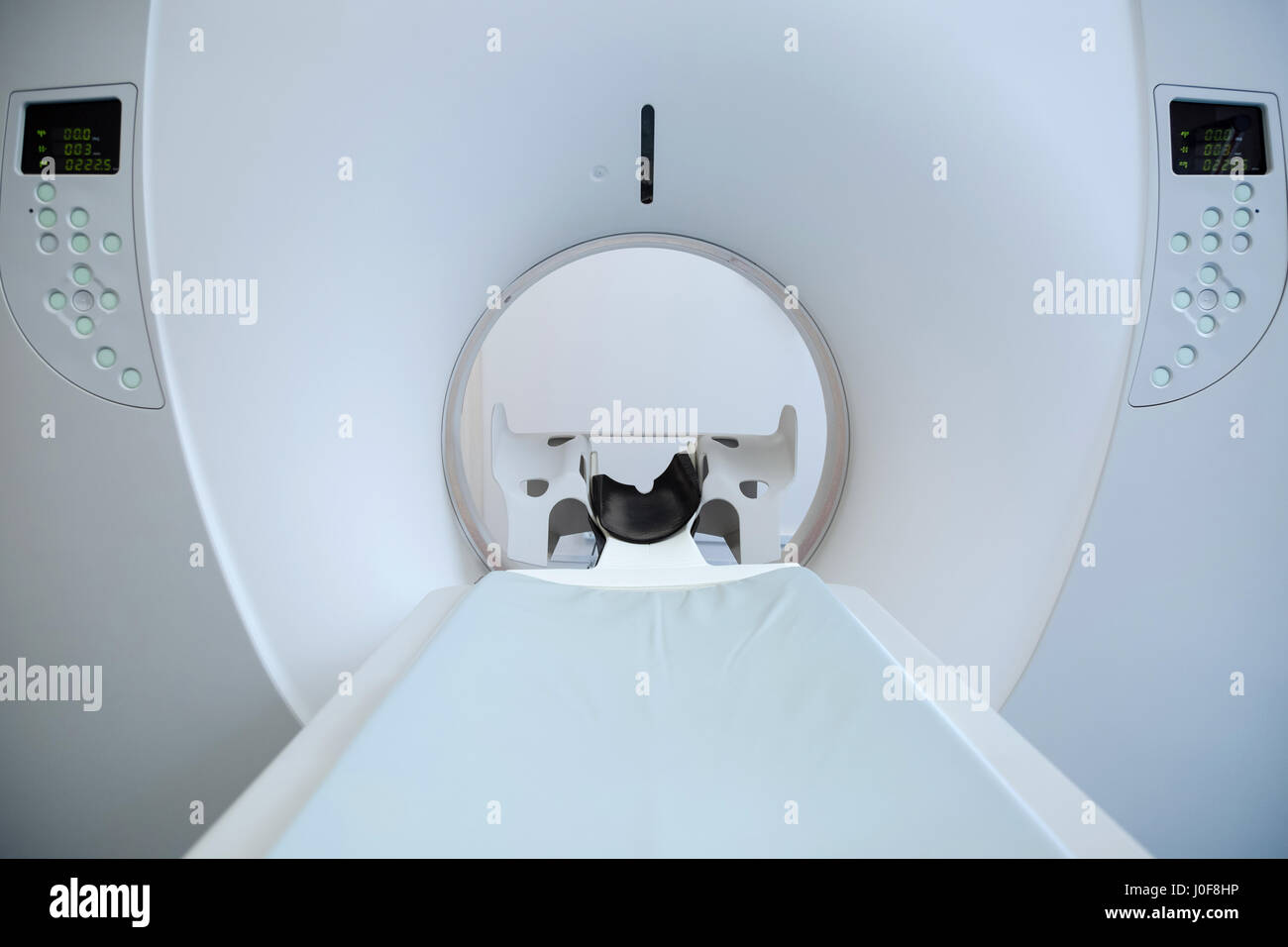 Examination table of a MRI scanner Stock Photo - Alamy