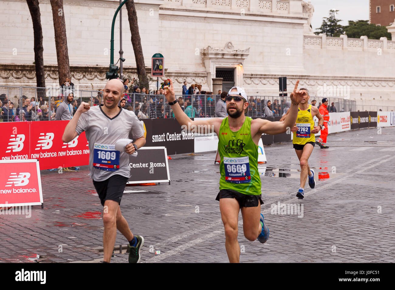 Marathon athletes hi-res stock photography and images - Alamy