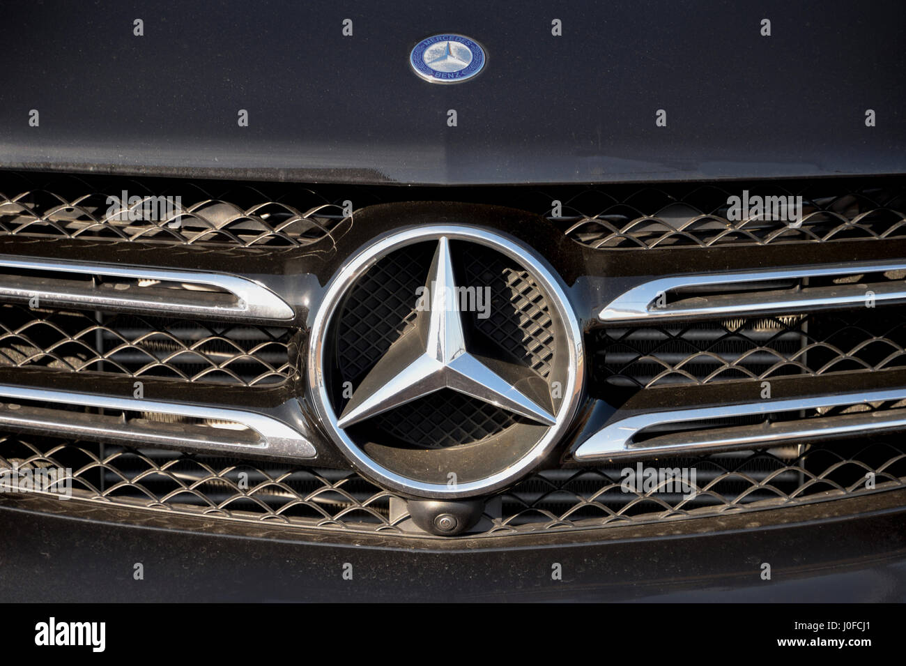 Mercedes benz logo hi-res stock photography and images - Alamy
