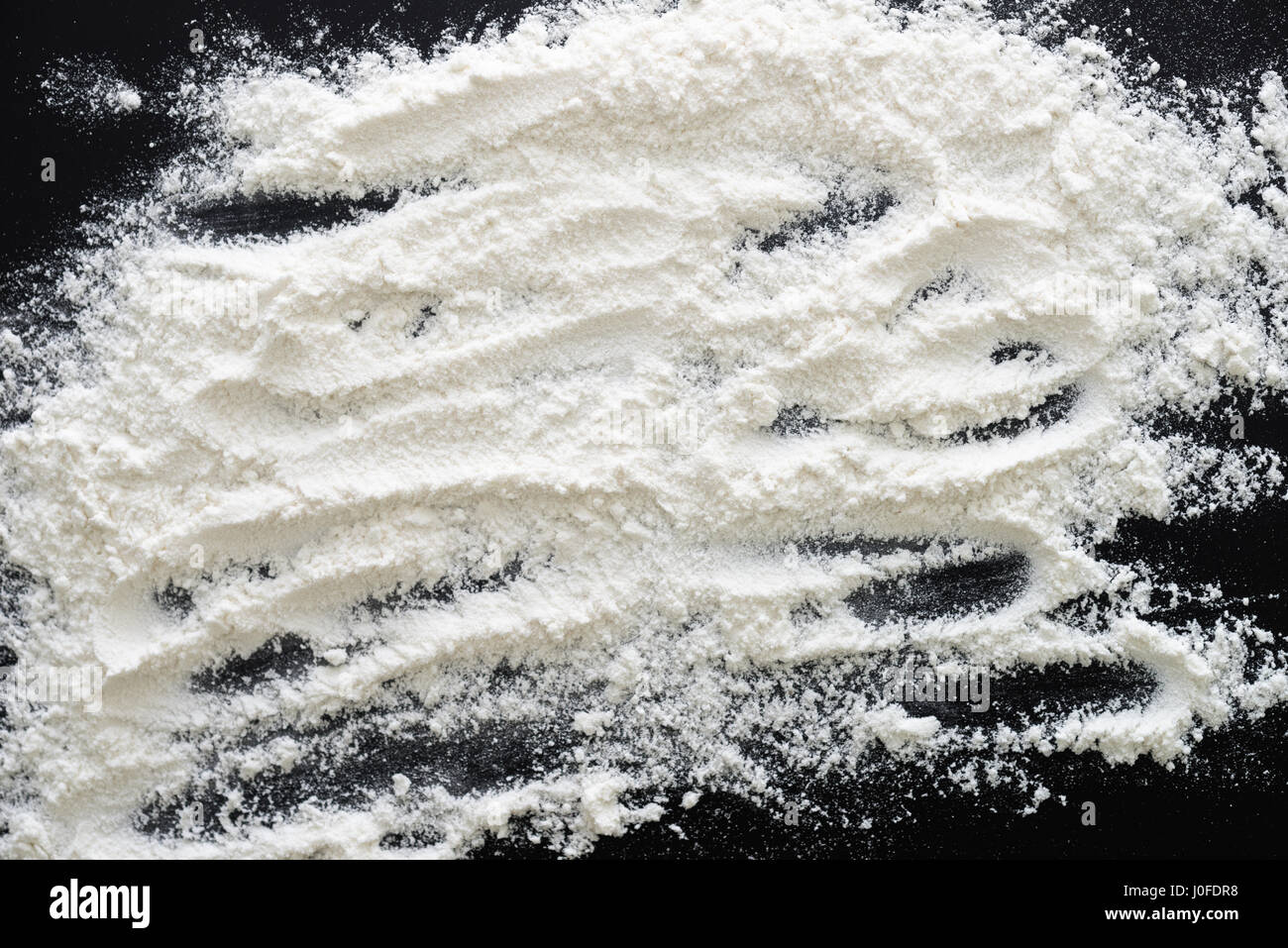 white powder on black background Stock Photo - Alamy