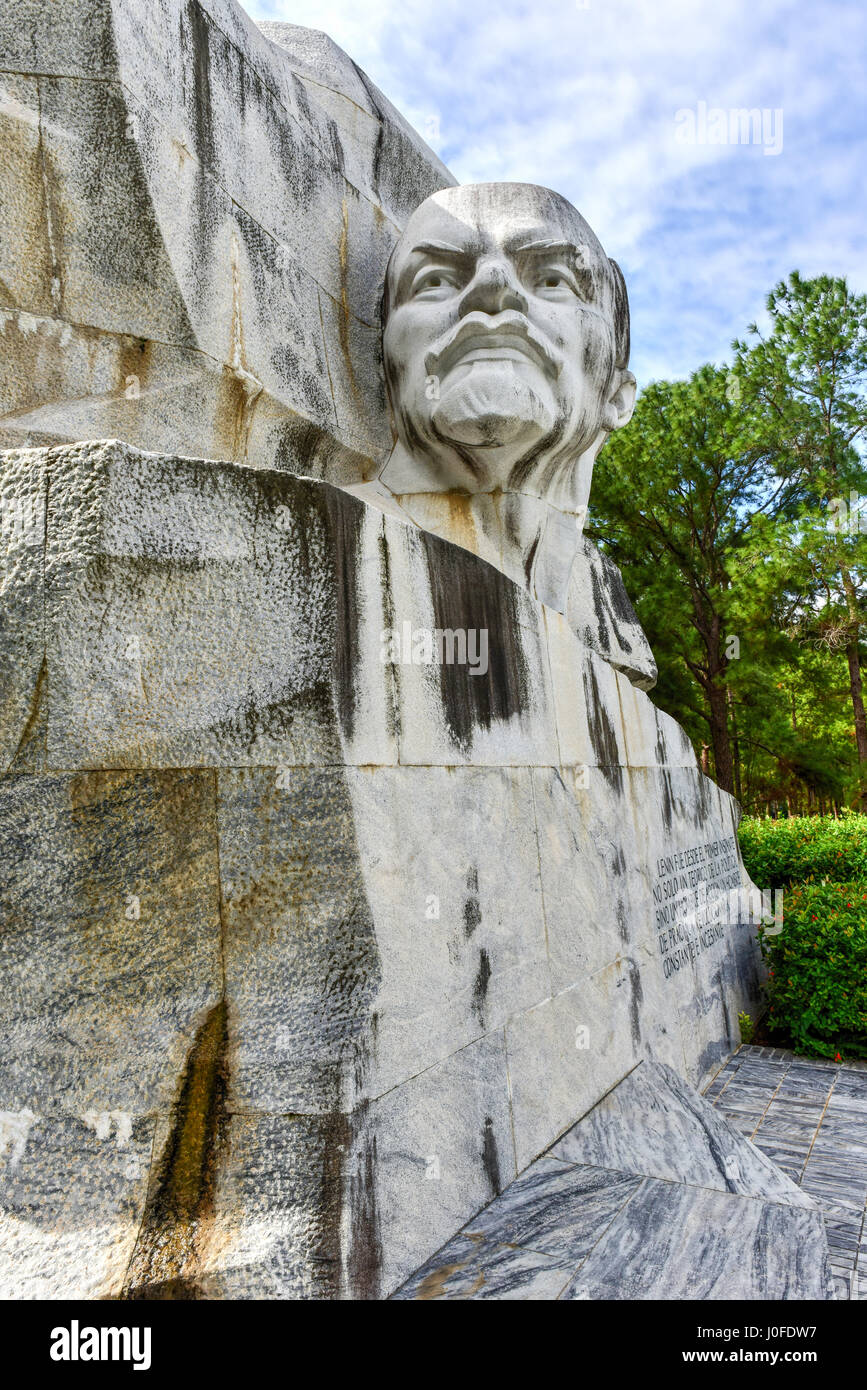 Memorial Monument in Lenin Park, Havana Cuba Stock Photo - Alamy
