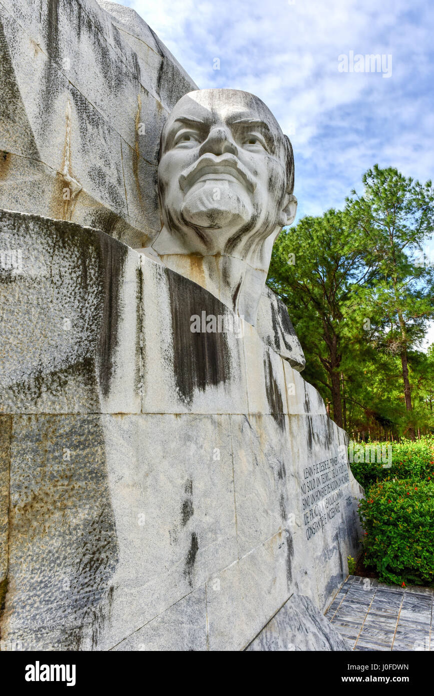 Memorial Monument in Lenin Park, Havana Cuba Stock Photo - Alamy
