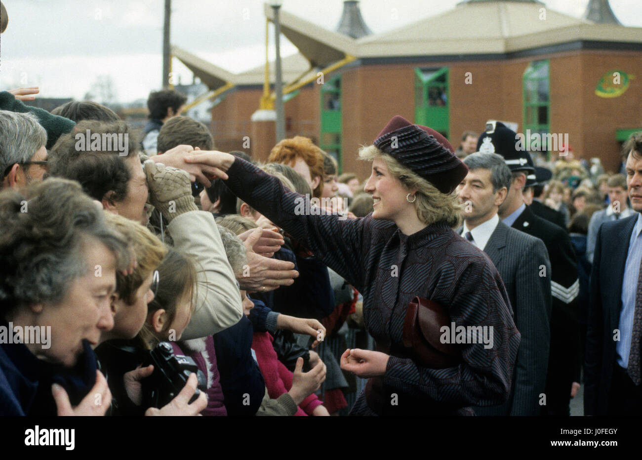 Princess diana crowd england hi-res stock photography and images - Alamy