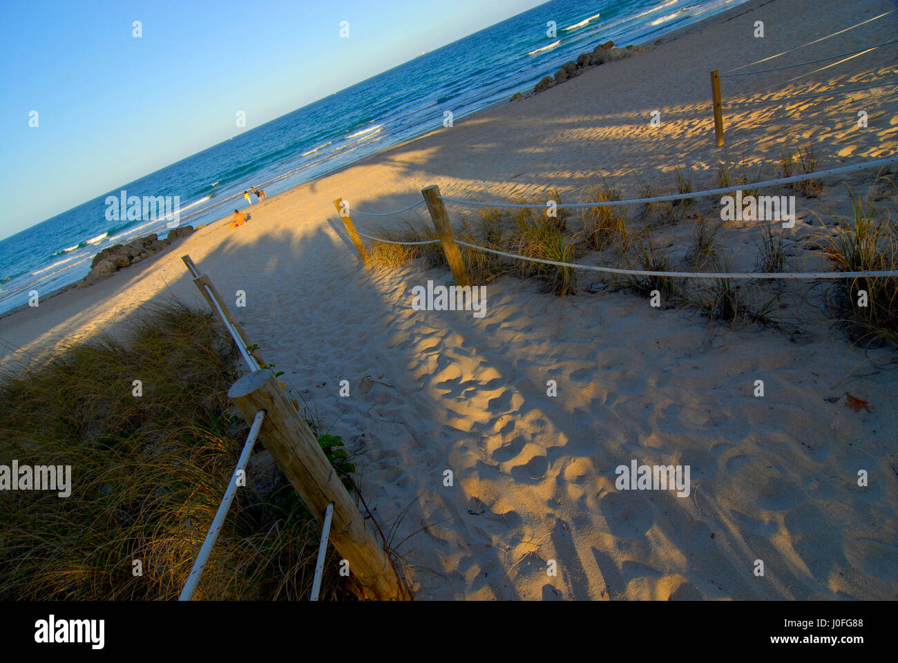 sandy beach walkway Stock Photo - Alamy