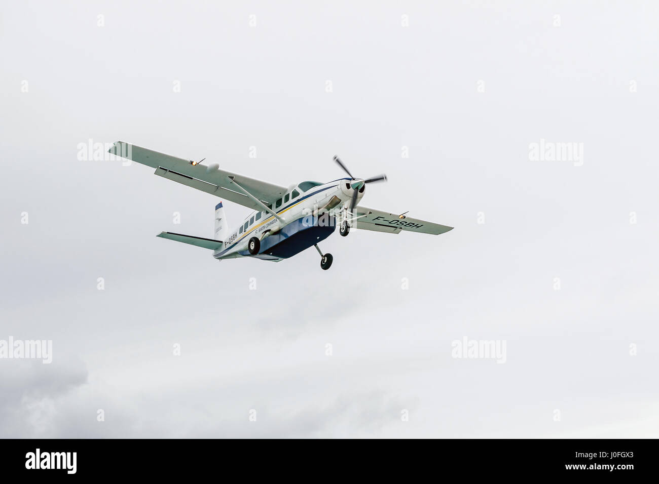 Passenger plane small hi-res stock photography and images - Alamy