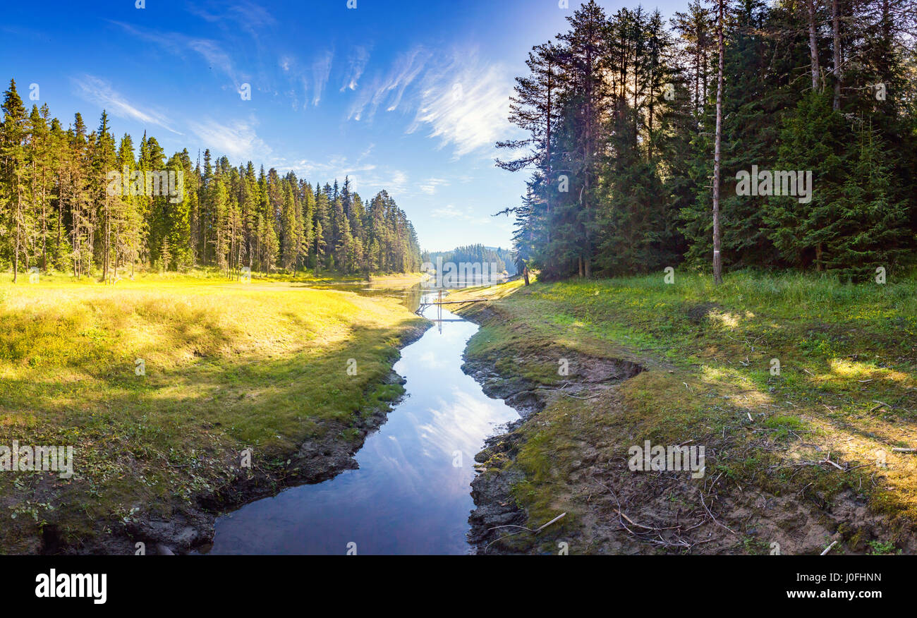 Picturesque scene mountain lake hi-res stock photography and images - Alamy