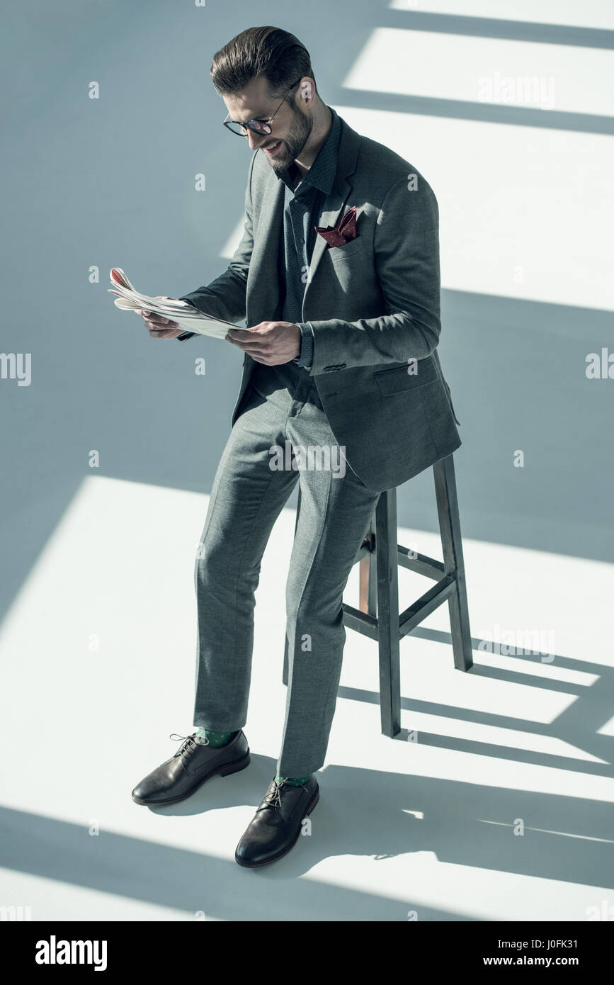 Man sitting side view suit hi-res stock photography and images - Alamy