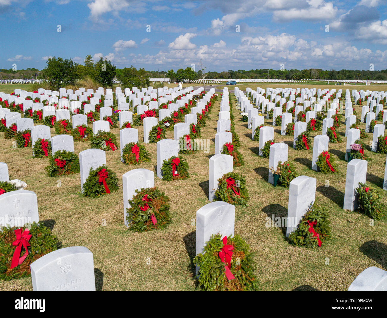Rows of grave stones with wreaths & red bows in Sarasota National ...