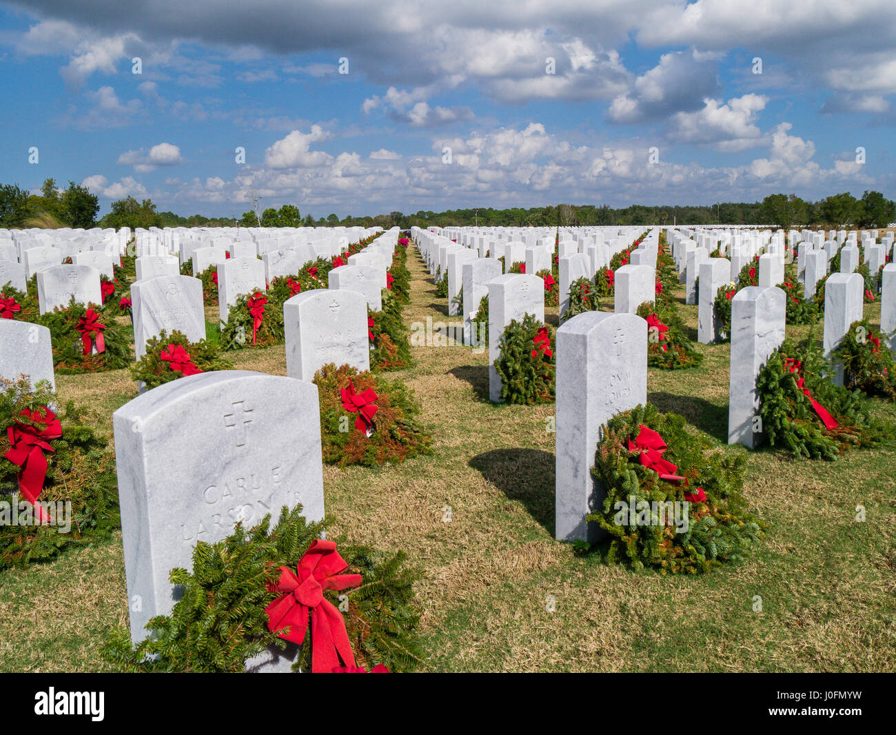 Rows of grave stones with wreaths & red bows in Sarasota National ...
