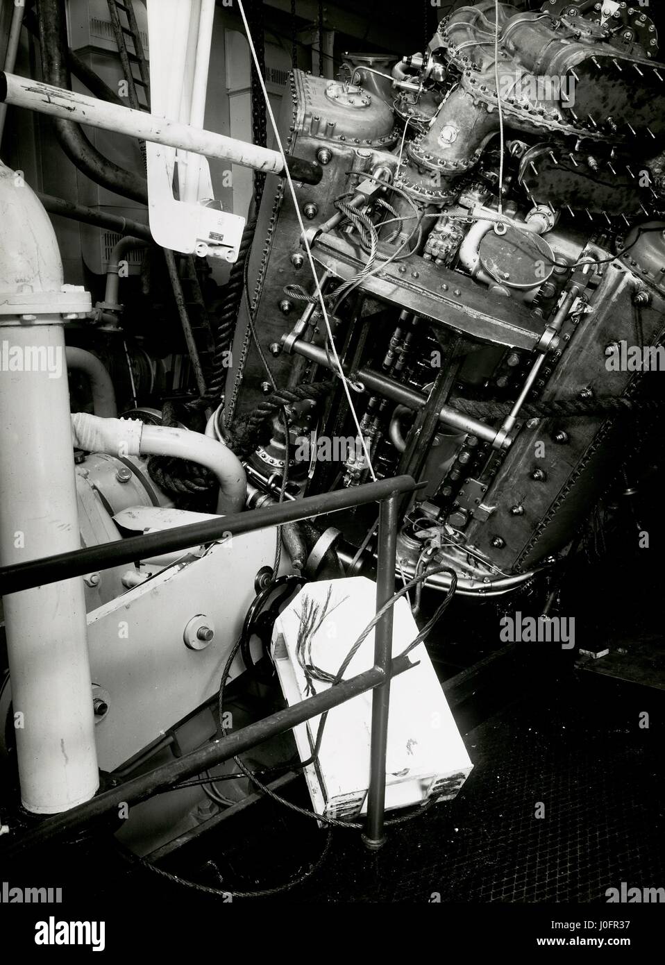 Engine crane hi-res stock photography and images - Alamy