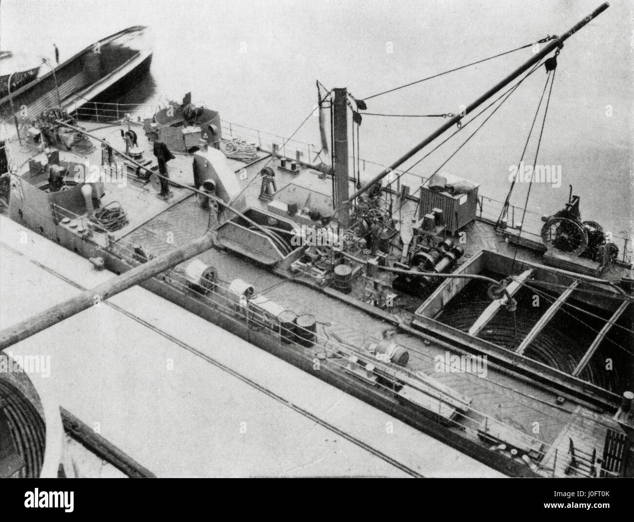 Under loading hi-res stock photography and images - Alamy