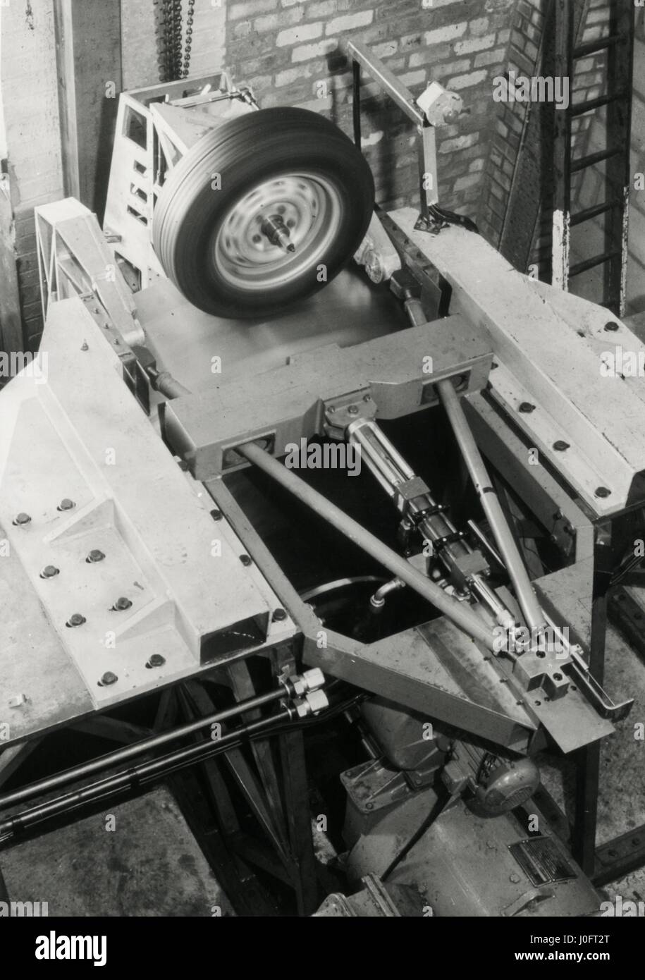 Tyre dynamics machine, to measure dynamic effects with rapid transient ...