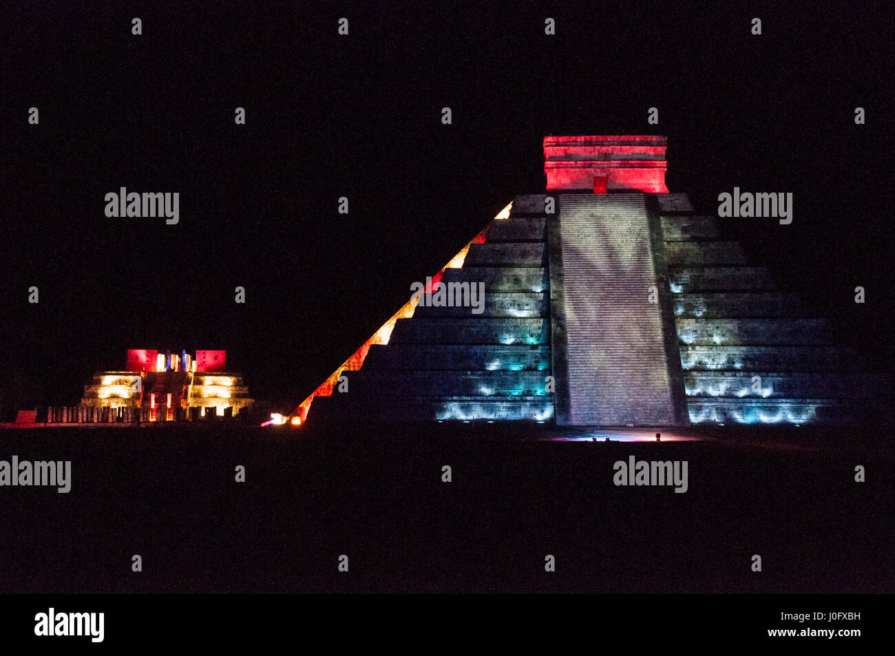 El castillo mayan temple hi-res stock photography and images - Alamy