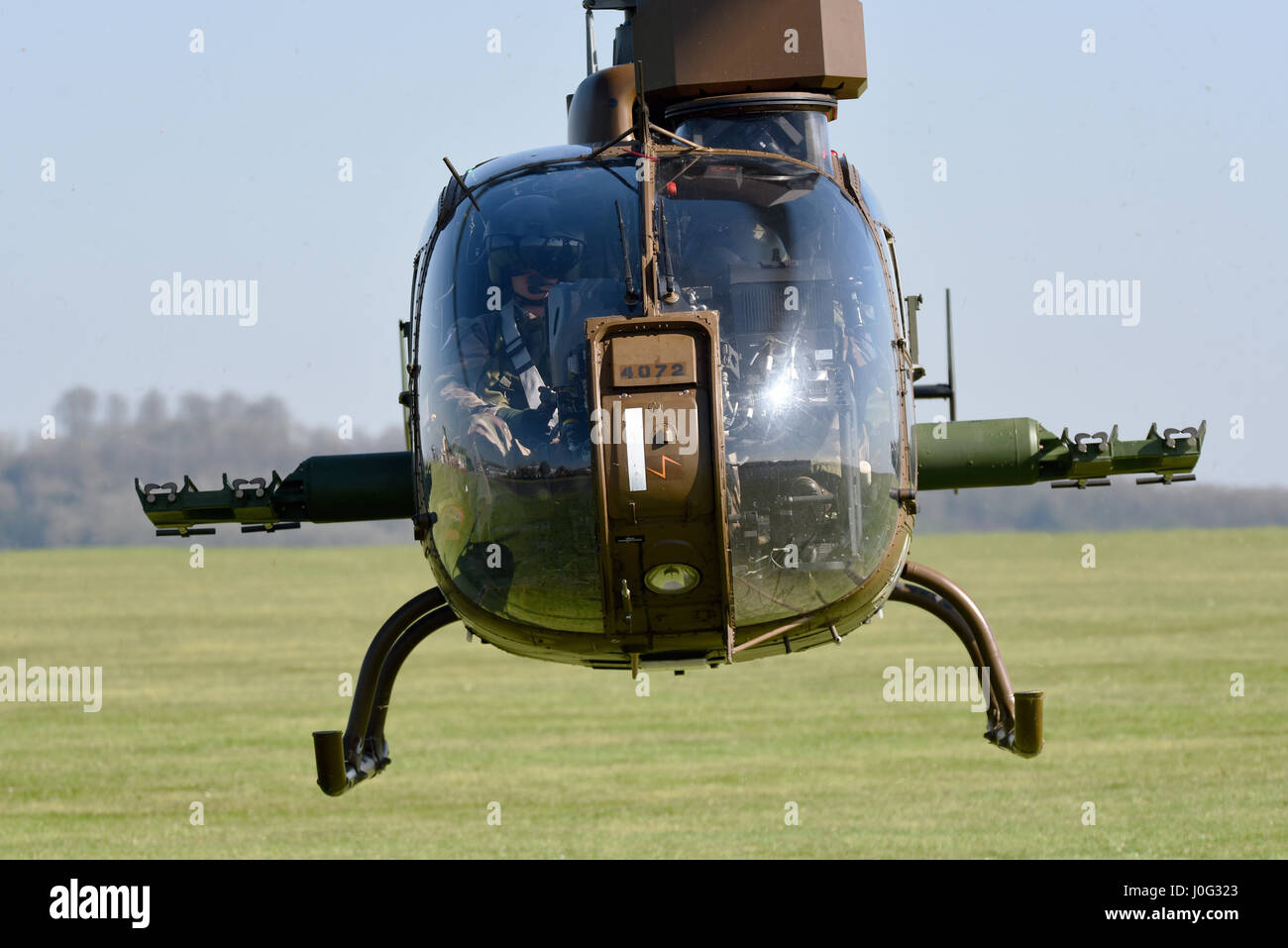 Helicopter pilot military cockpit hi-res stock photography and images ...