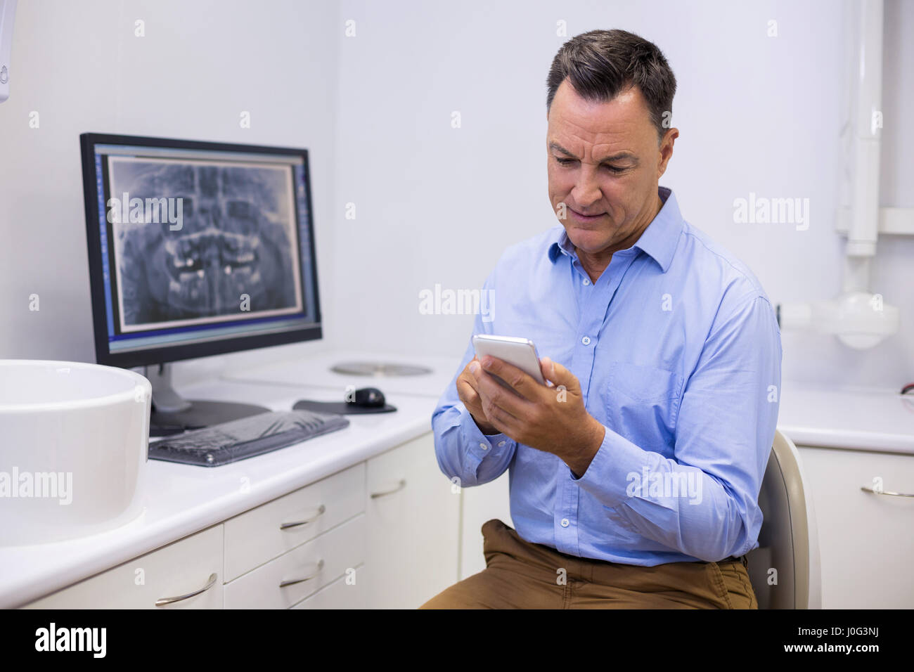 Mobile dentist hi-res stock photography and images - Alamy