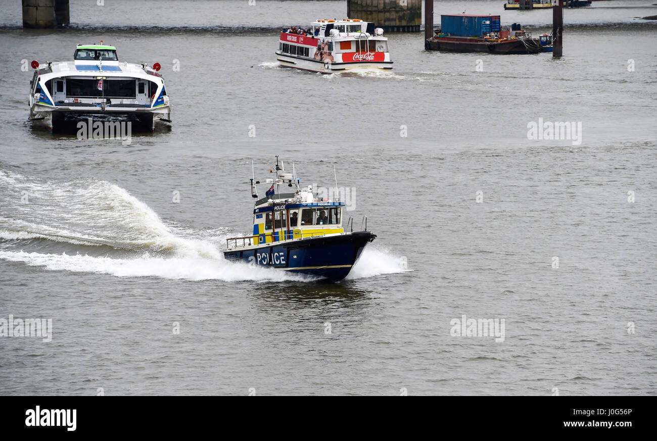 Police patrol river thames hi-res stock photography and images - Alamy