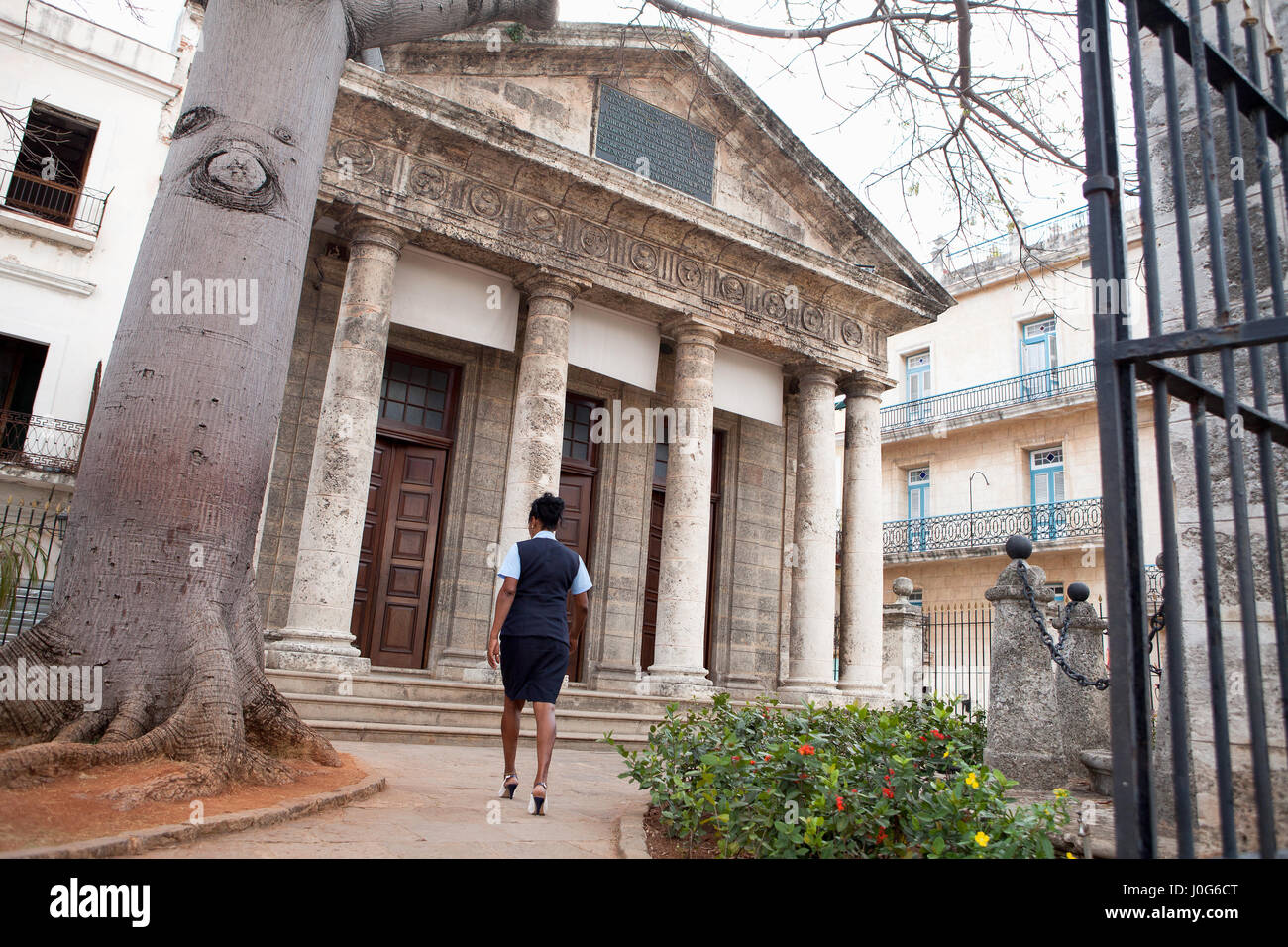 Old havana buildings hi-res stock photography and images - Alamy