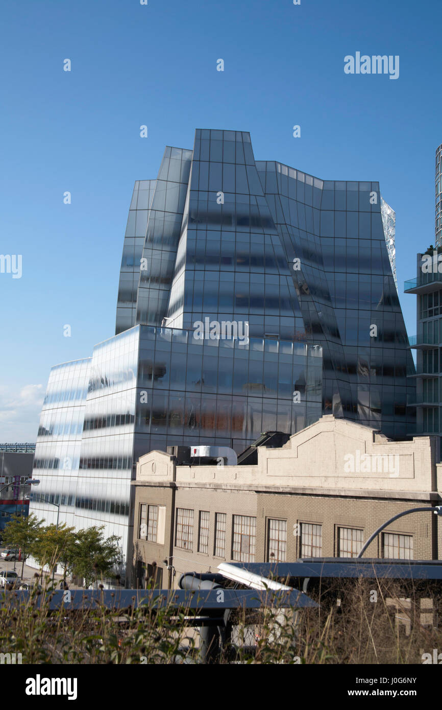 The IAC Building InterActiveCorp from The High Line running between ...
