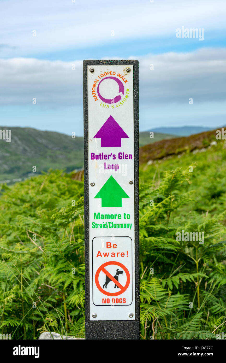 Walking sign ireland hi-res stock photography and images - Alamy
