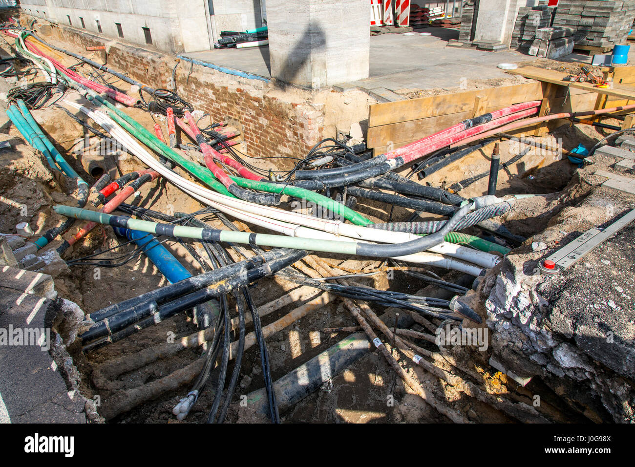 Fiber optic cables hi-res stock photography and images - Alamy