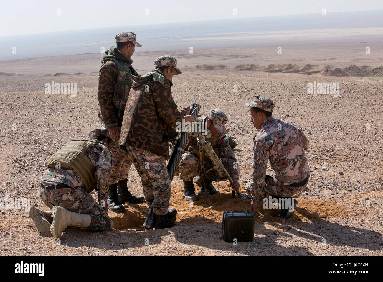 A Jordanian Army mortar team with the Jordanian Quick Reaction Force ...