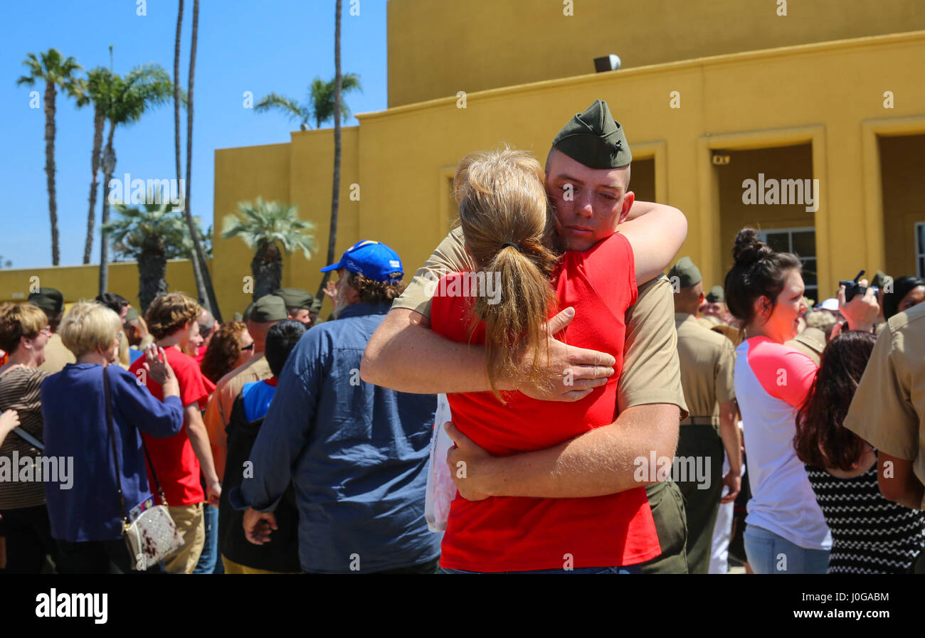 New Marines of Alpha Company, 1st Recruit Training Battalion, reunite ...