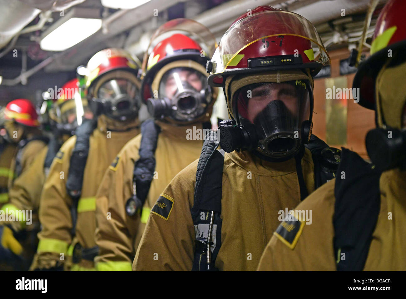 170406-N-VK873-135 U.S. FIFTH FLEET AREA OF OPERATIONS (April 6, 2017 ...