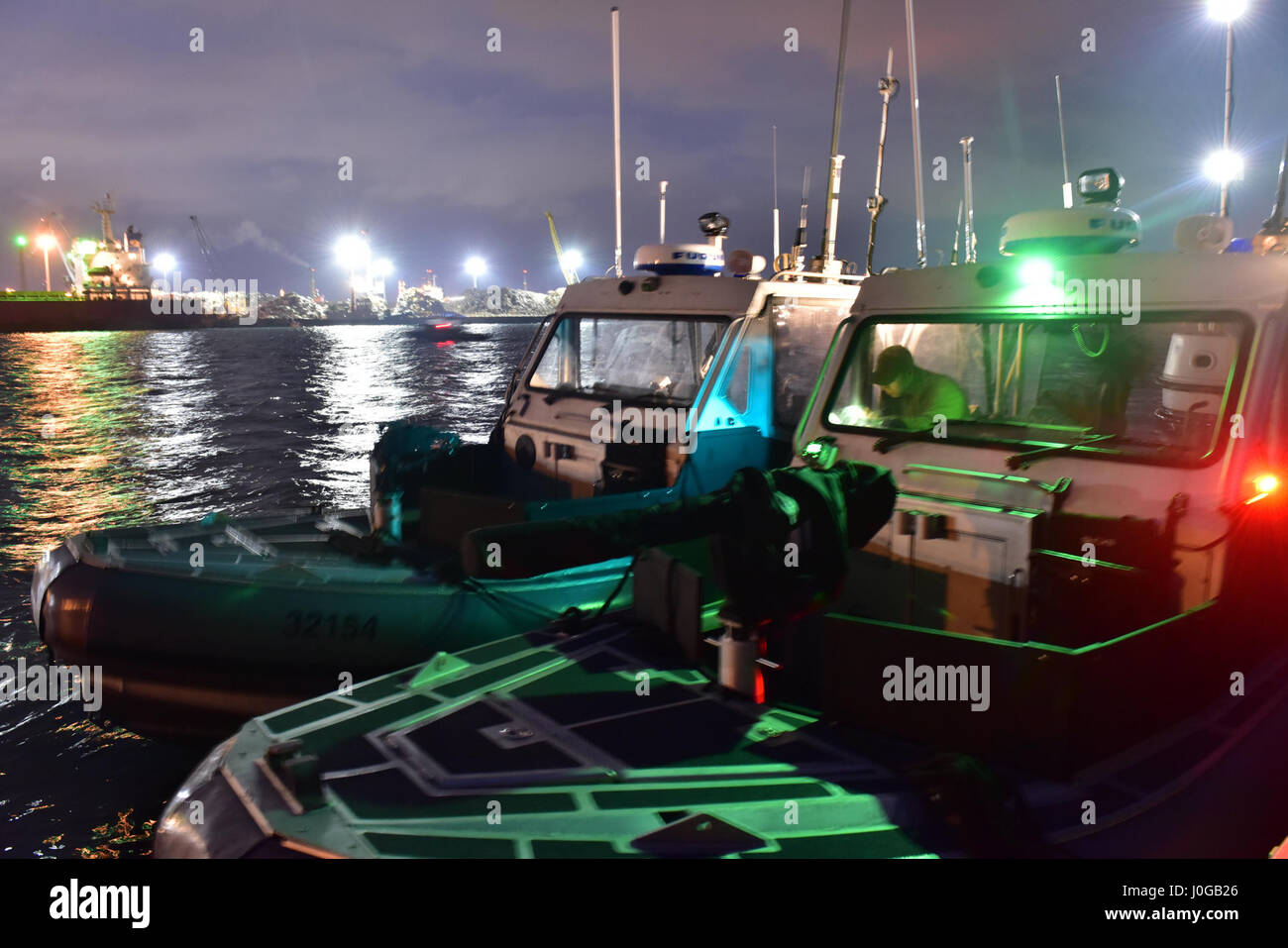 U.S. Coast Guard Port Security Unit 312 members conduct night ...