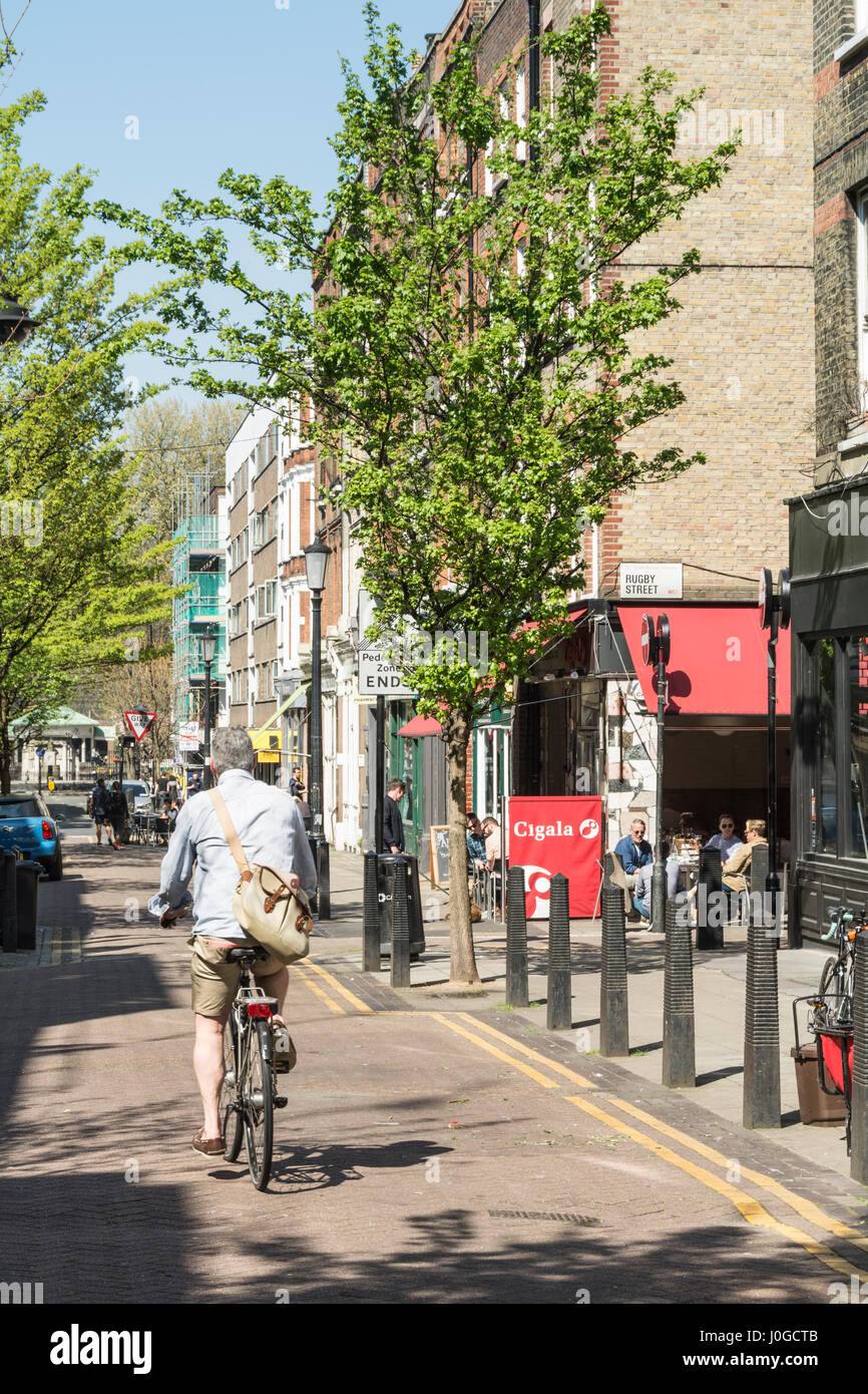 Shops and shoppers on Lamb's Conduit Street in Bloomsbury, London, UK ...