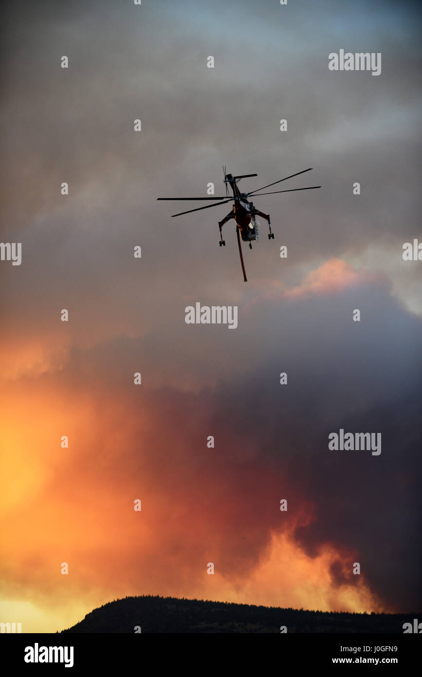 Firefighting helicopter california hi-res stock photography and images ...