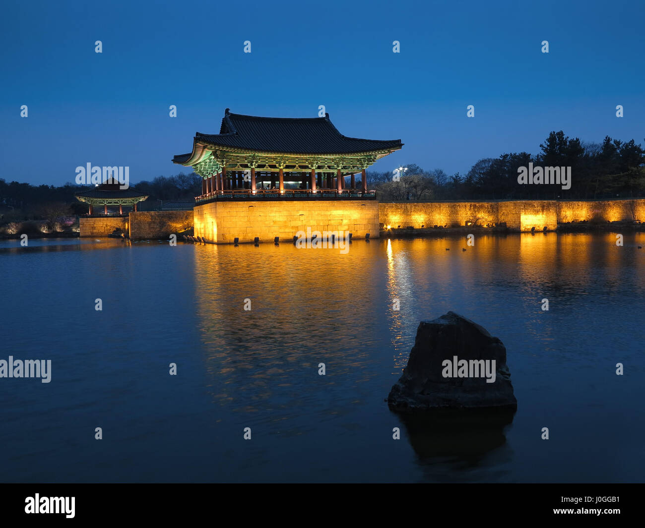 South pond view hi-res stock photography and images - Alamy