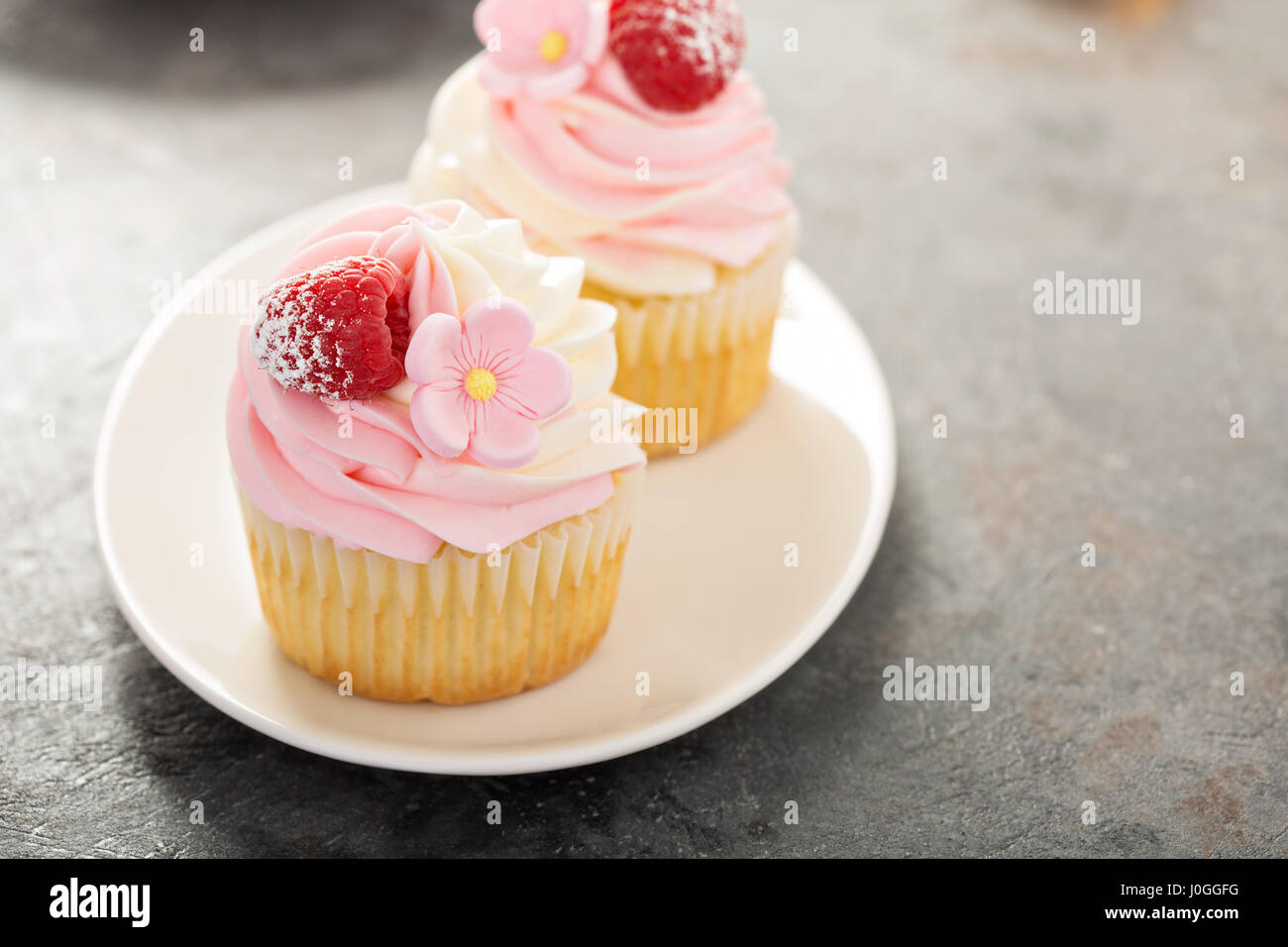 Pink vanilla and raspberry cupcakes Stock Photo - Alamy