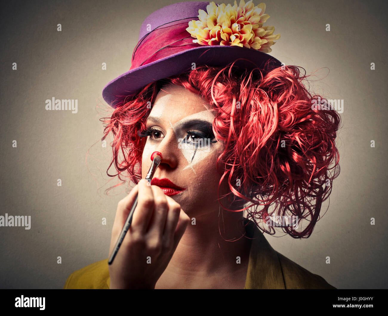 Clown woman doing her makeup Stock Photo - Alamy
