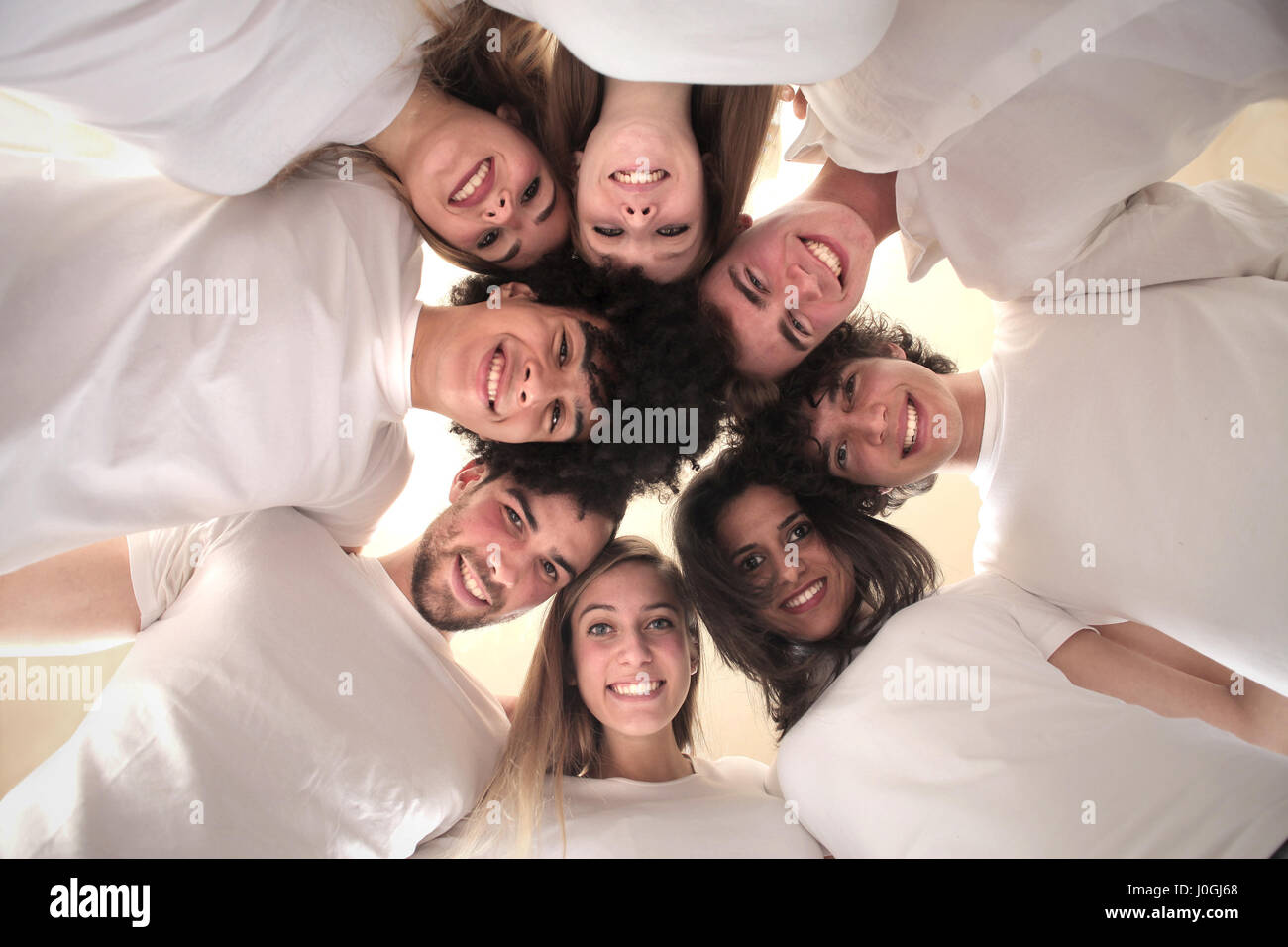 8 people smiling in a circle Stock Photo - Alamy