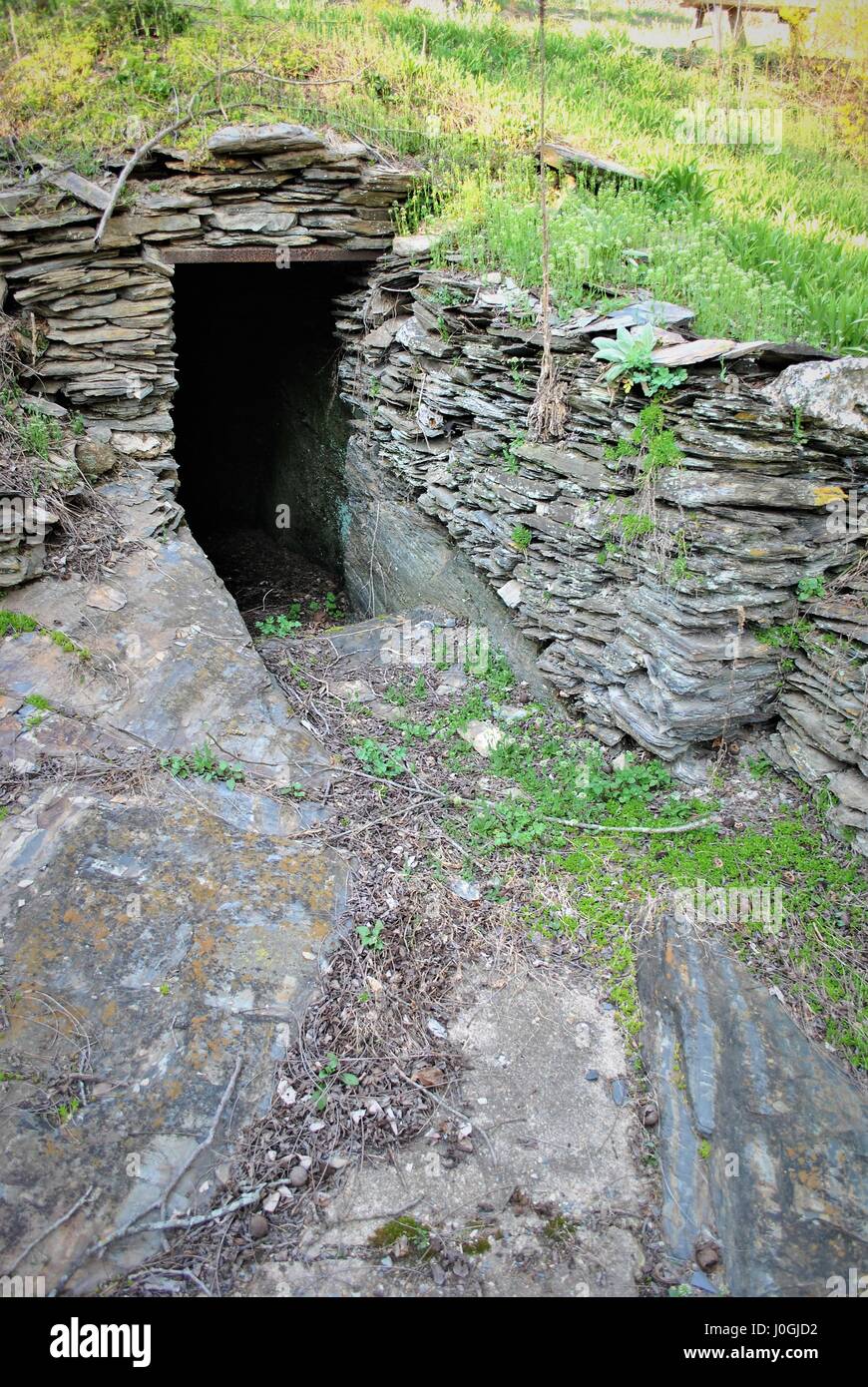 Hidden cave hi-res stock photography and images - Alamy