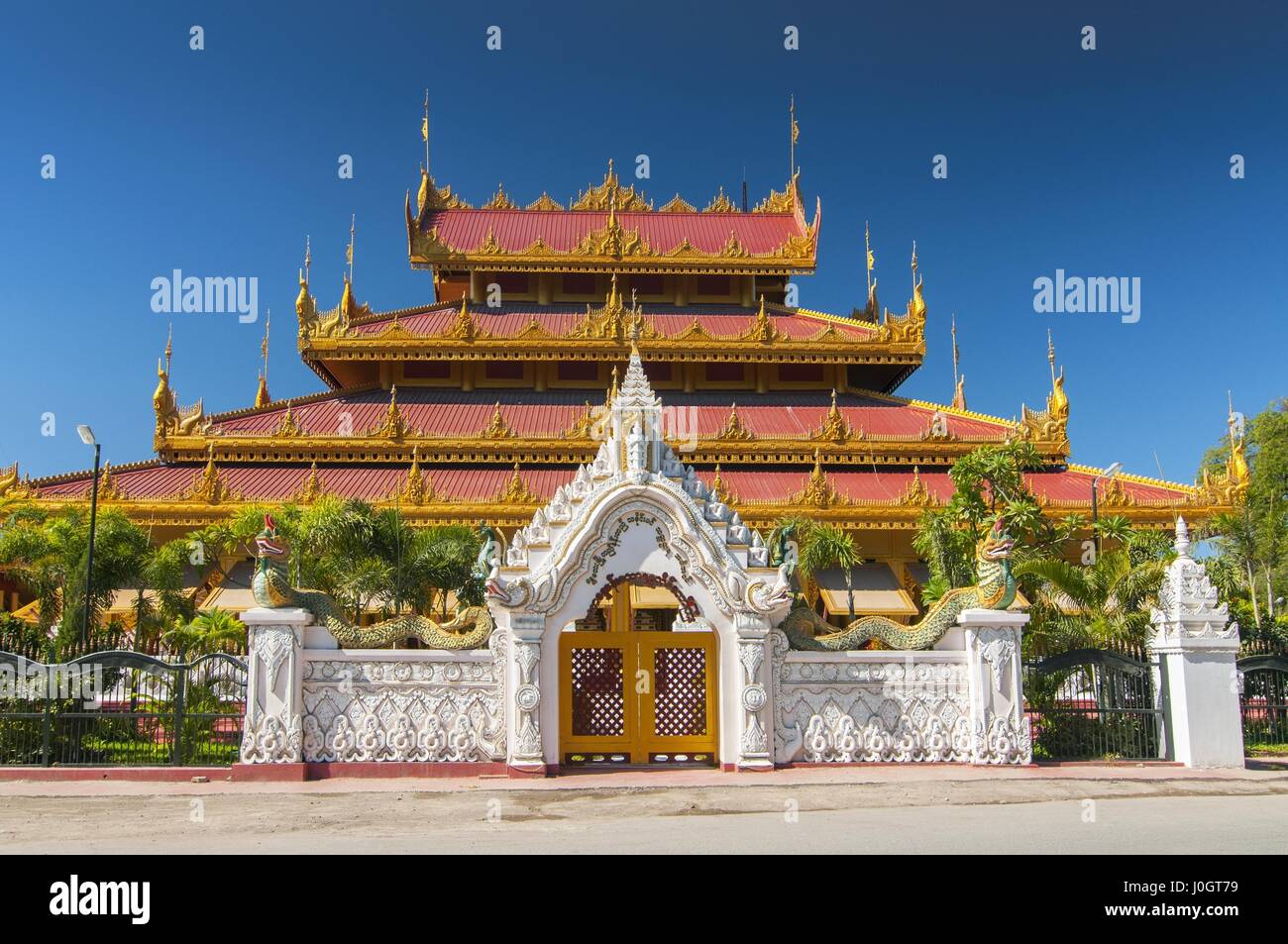 Temple Kyauk Taw Gyi Pagoda in Yangon, Myanmar (Burma Stock Photo - Alamy