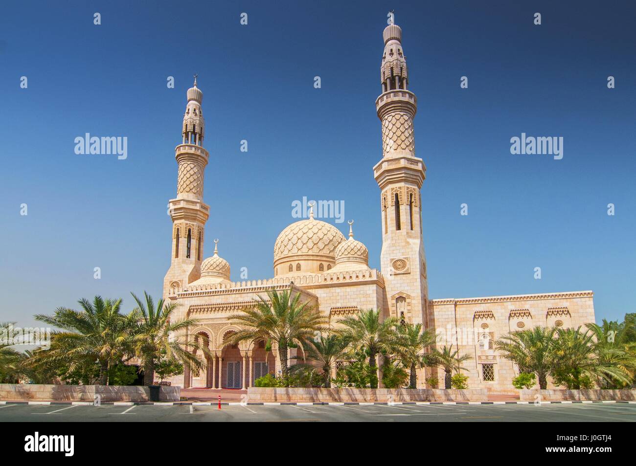 Mosque in Dubai, United Arab Emirates Stock Photo - Alamy